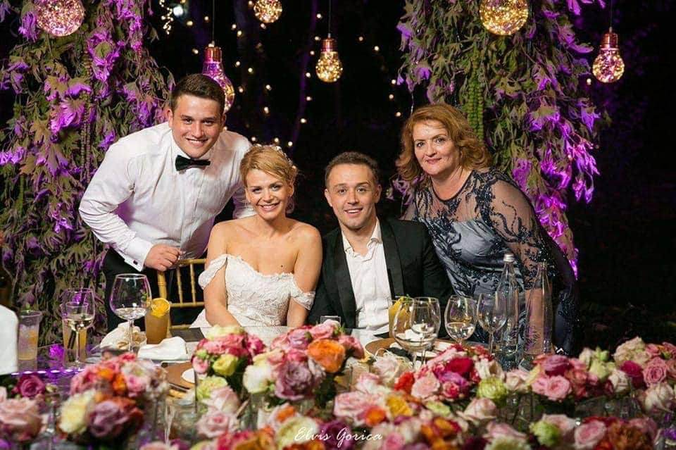 Turjan Hysko bën dedikimin më të bukur që keni parë në 3-vjetorin e ...