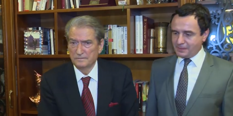Tezat idiote dhe qesharake se Berisha e ‘hëngri’ nga DASH, se deshi të ... Tezat idiote dhe qesharake se Berisha e ‘hëngri’ nga DASH, se deshi të ...