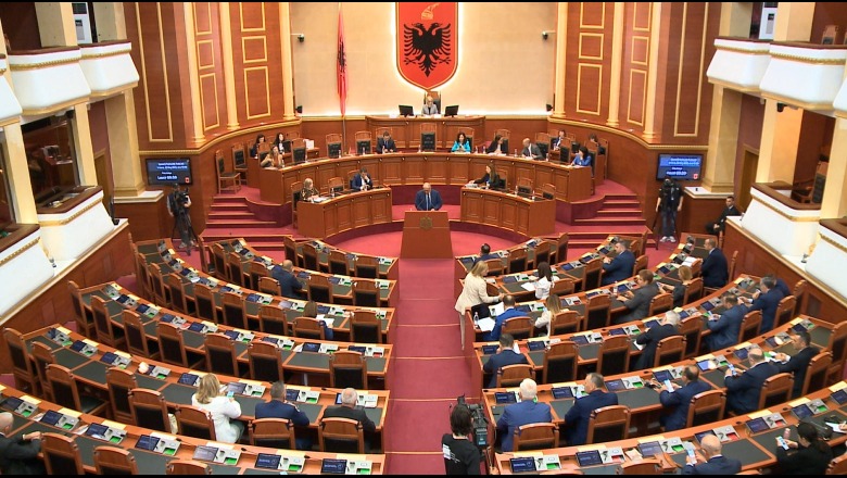 Parlamenti mblidhet të enjten, votohen ndryshimet në qeveri - www.lexo.al Parlamenti mblidhet të enjten, votohen ndryshimet në qeveri - www.lexo.al